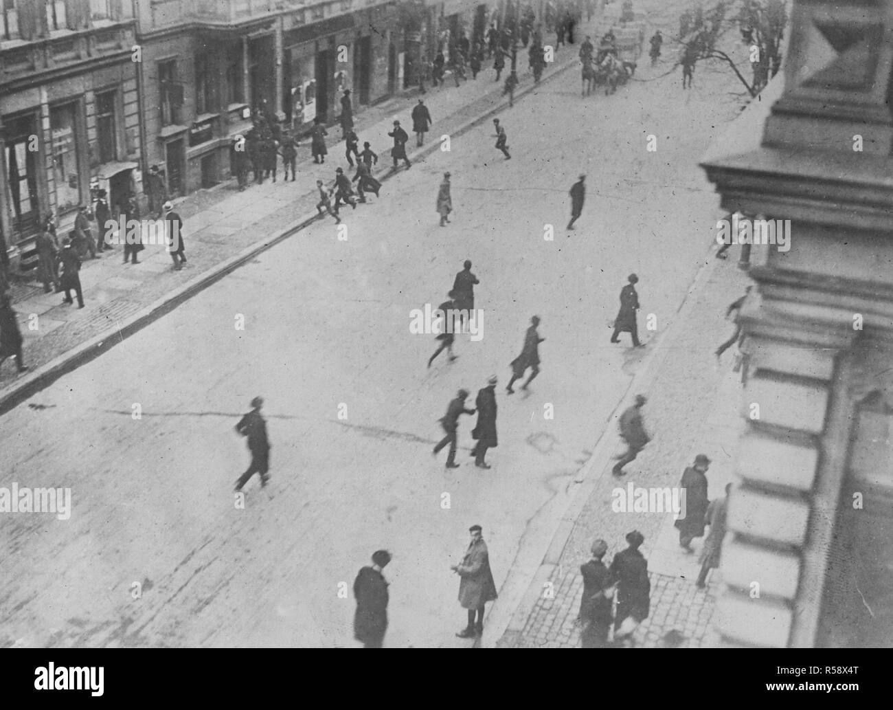 German Revolution - Fighting between Spartacan and Government troops in ...