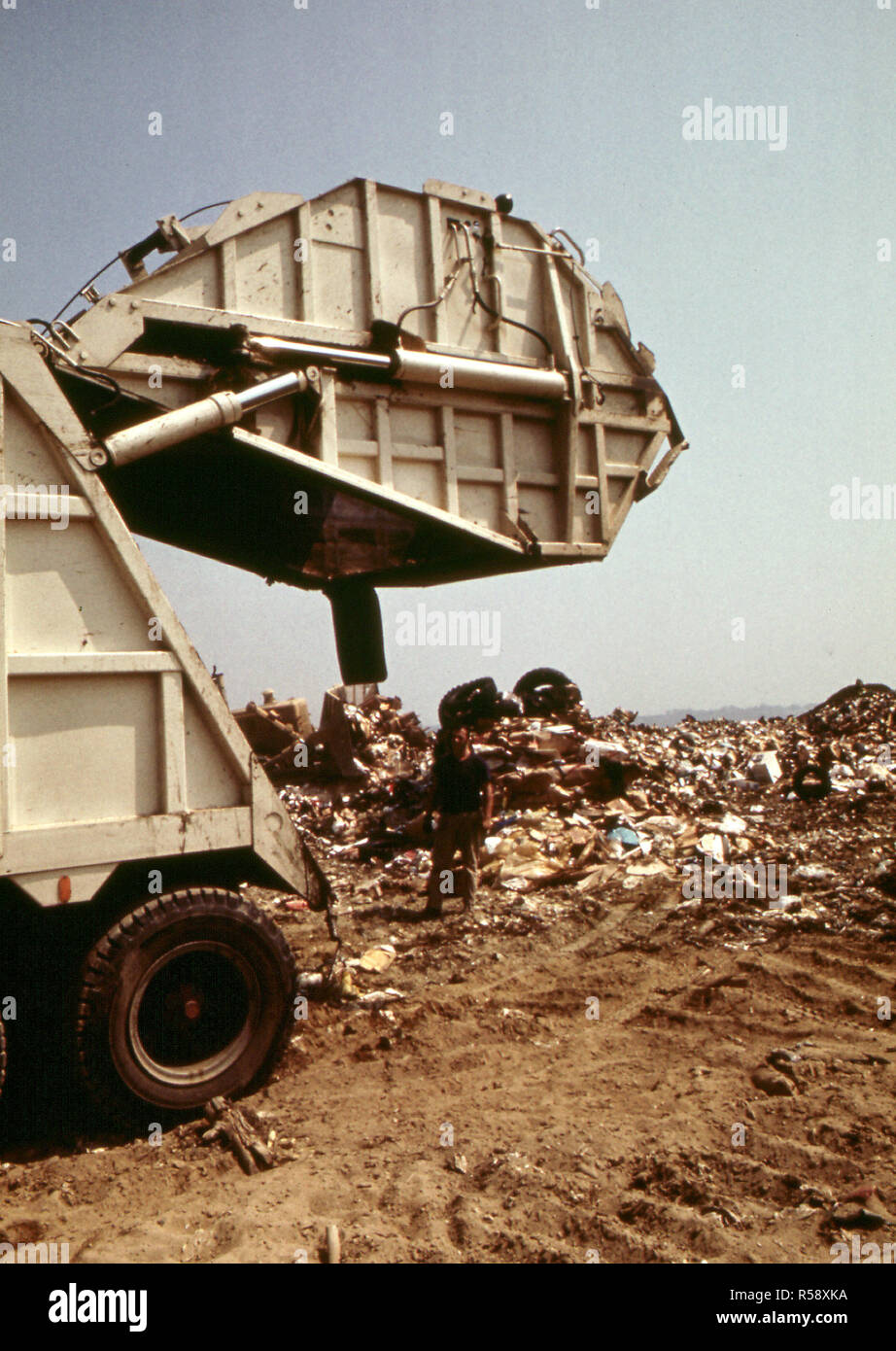 1970s garbage truck hi-res stock photography and images - Alamy