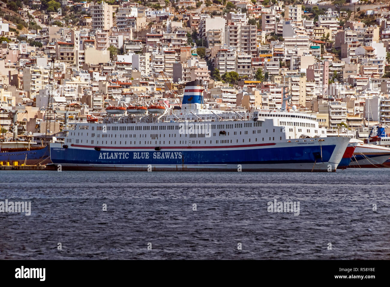 Perama shipyard hi-res stock photography and images - Alamy