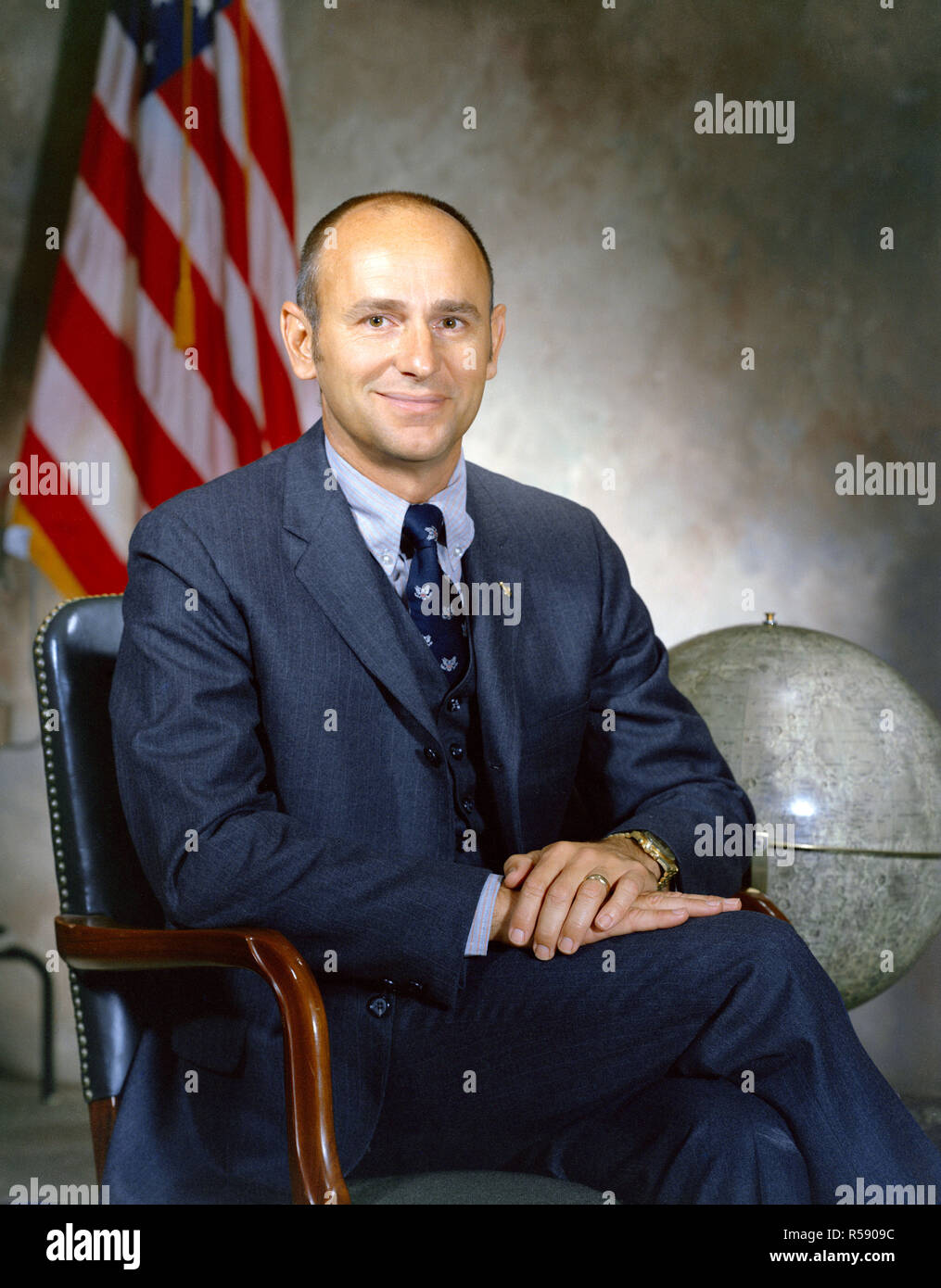Alan bean hi-res stock photography and images - Alamy