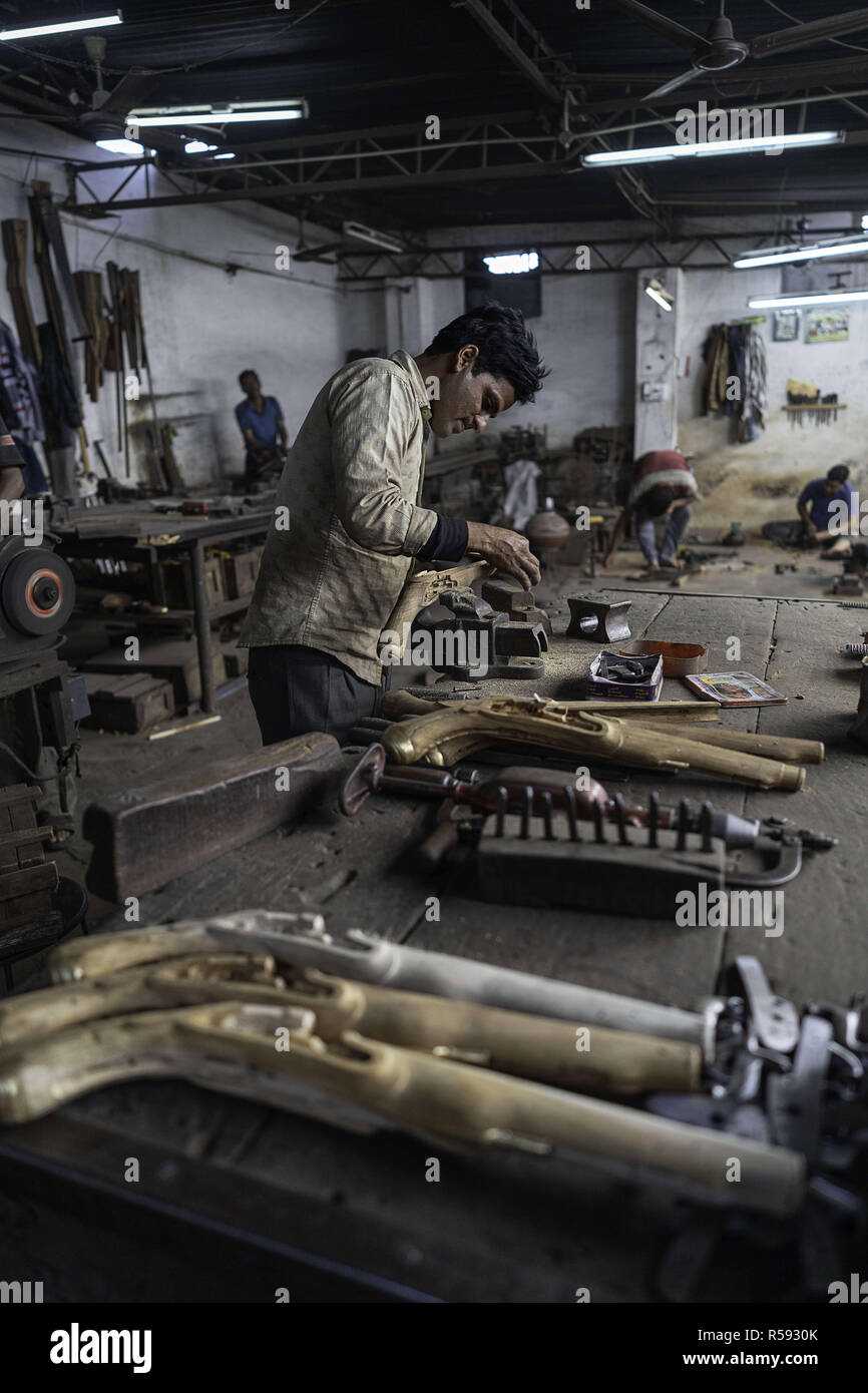 Udaipur, Rajasthan, India. 11th July, 2018. A worker seen making apart ...