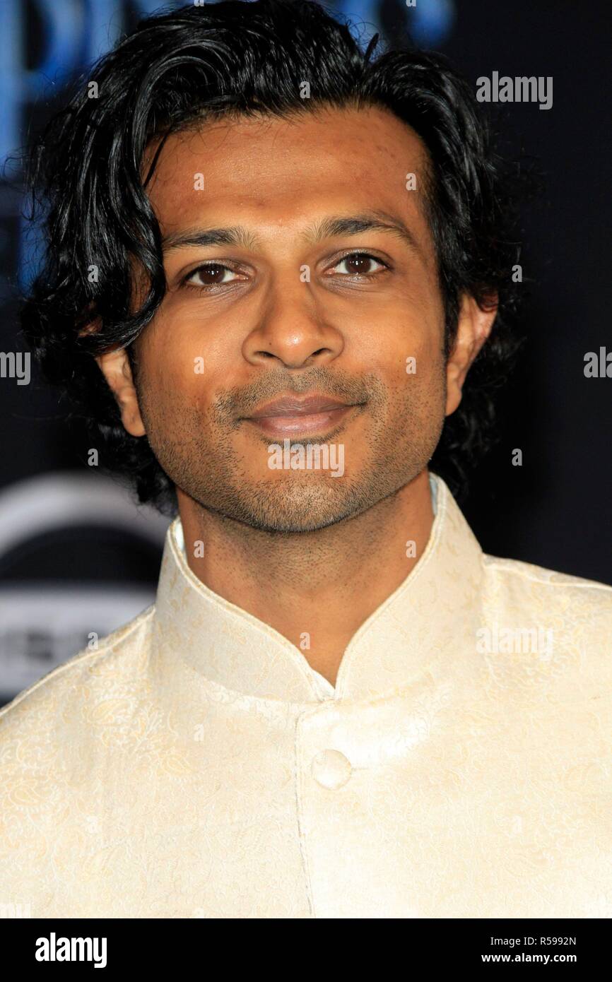 Utkarsh Ambudkar at arrivals for MARY POPPINS RETURNS Premiere, Dolby ...