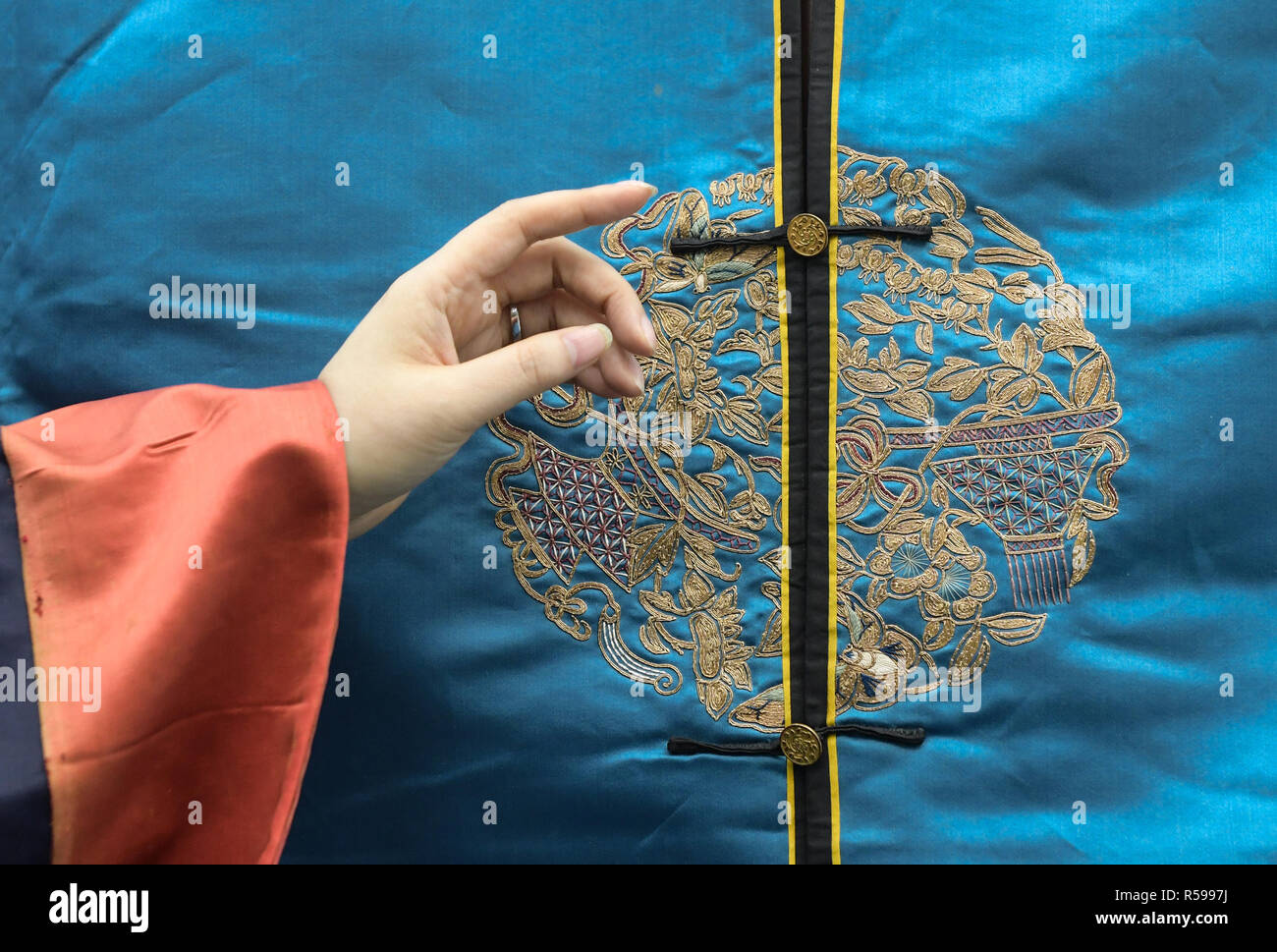 Beijing, China. 30th Nov, 2018. Designer Bi Hong introduces the detail ...