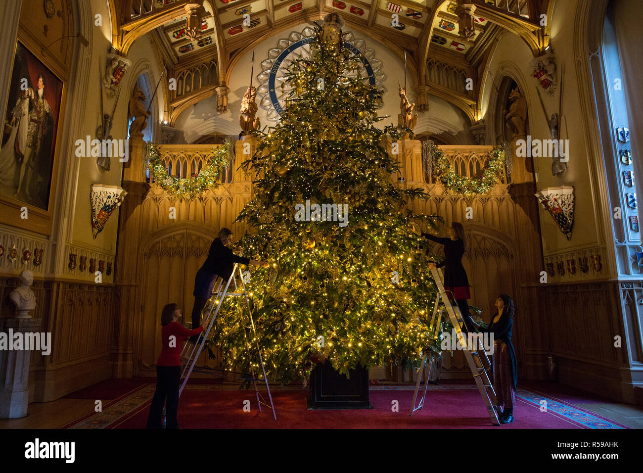Windsor great park oak tree castle hi-res stock photography and images ...