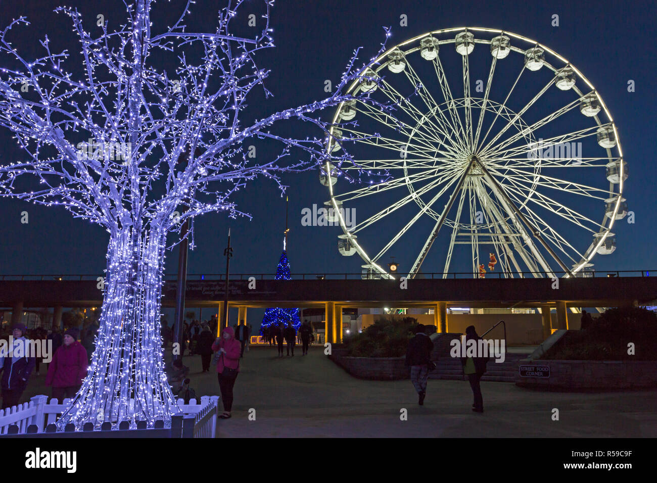 Bournemouth, Dorset, UK. 25th Nov, 2018. Bournemouth's first Christmas ...