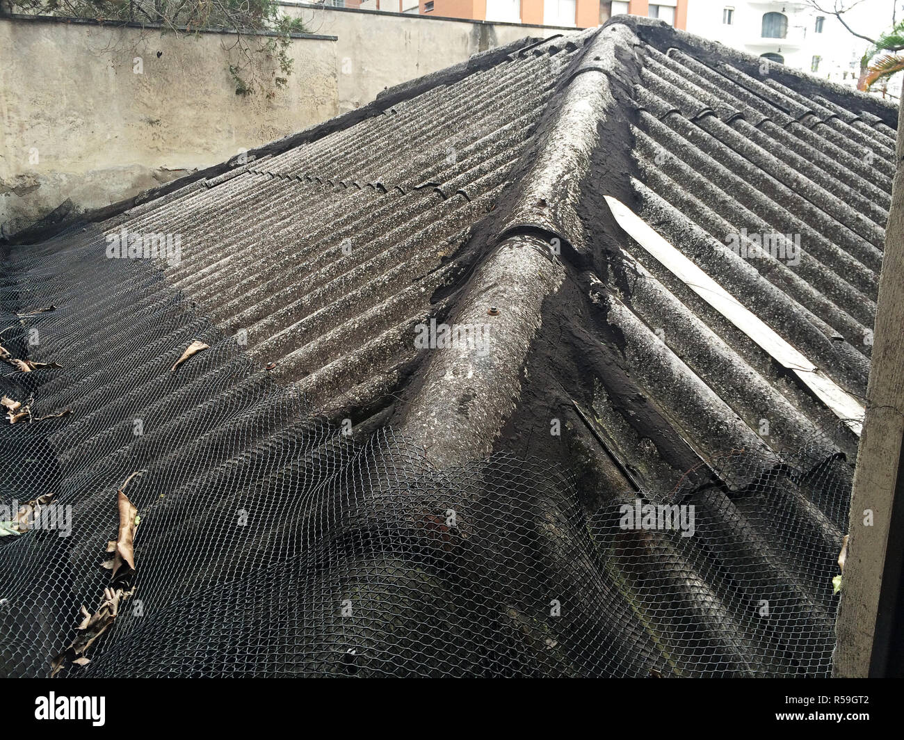 roof construction roofing concrete Stock Photo - Alamy