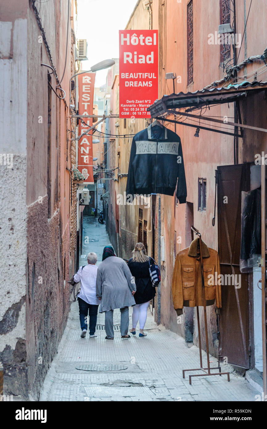 Back street marrakech hi-res stock photography and images - Alamy