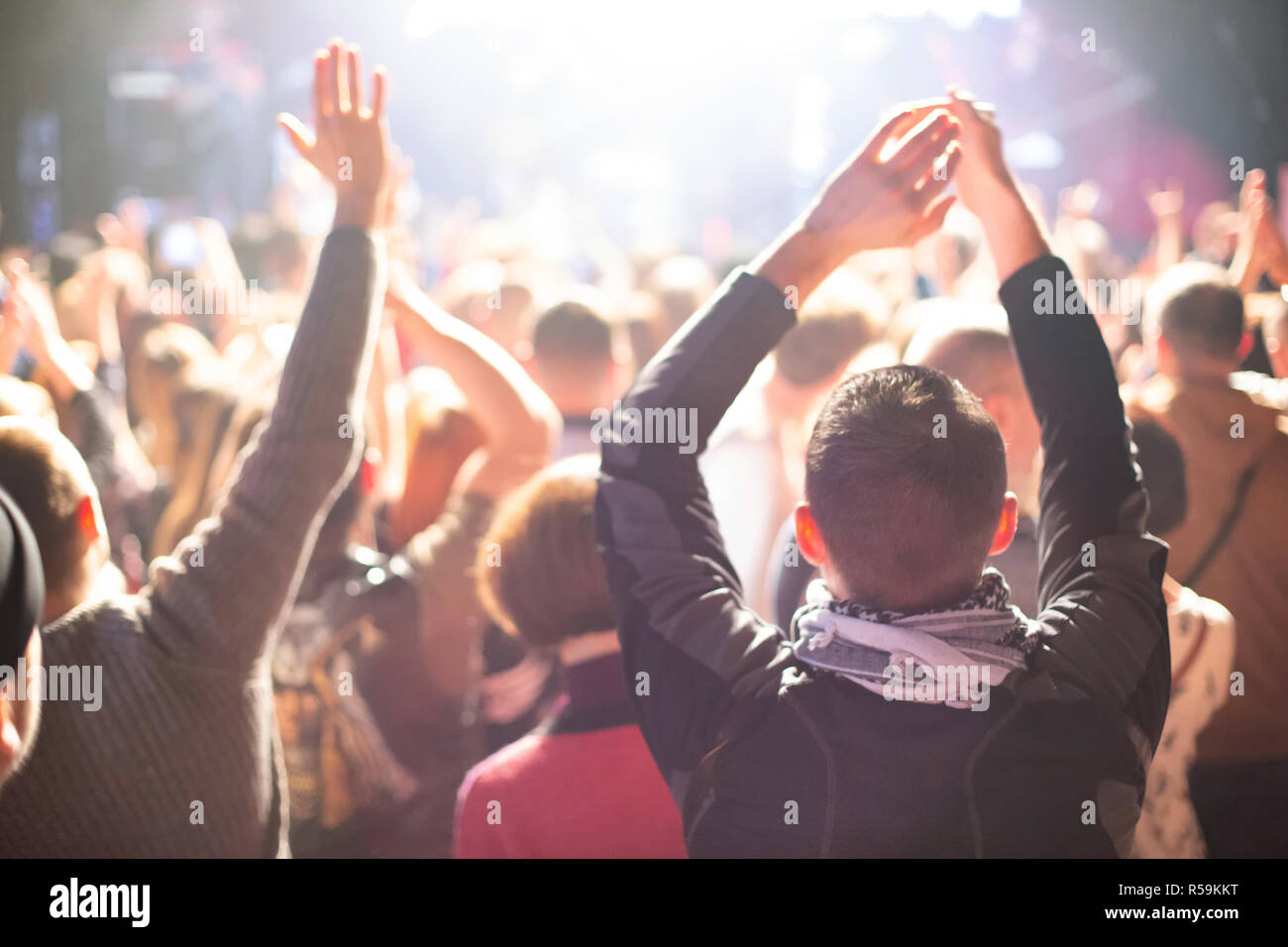 Concert crowd hi-res stock photography and images - Alamy