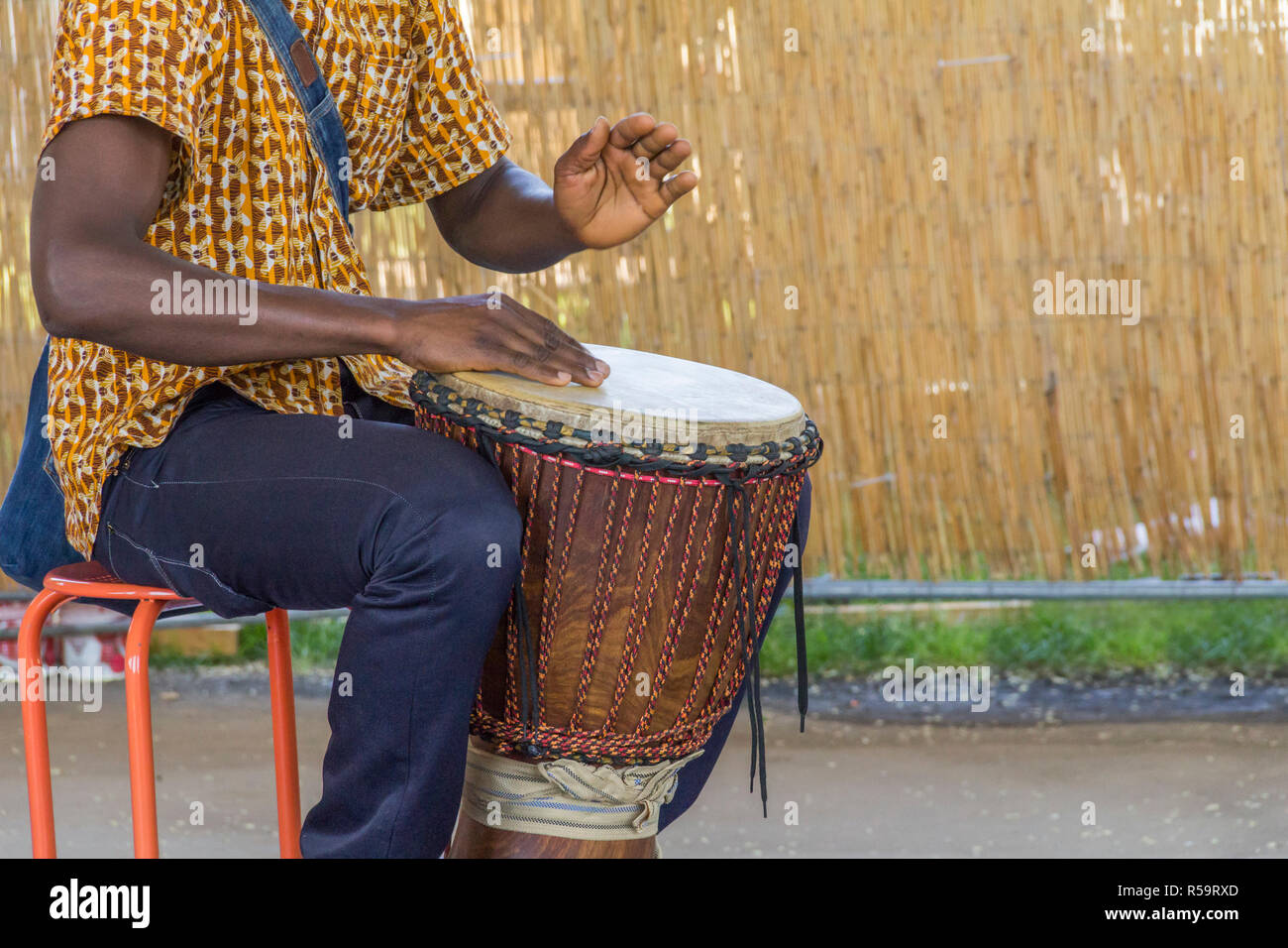 African drummer hi-res stock photography and images - Alamy