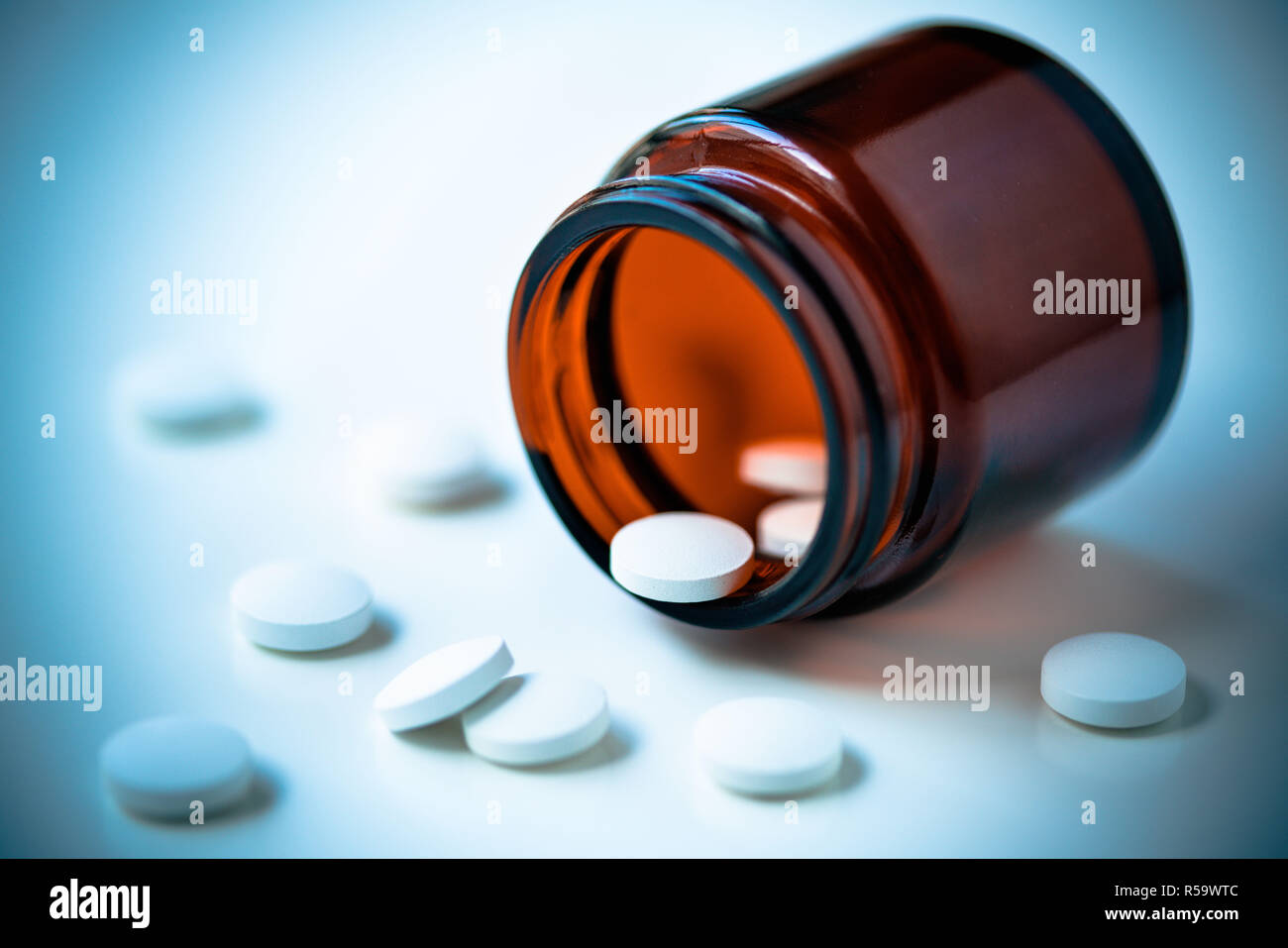 White drugs hi-res stock photography and images - Alamy