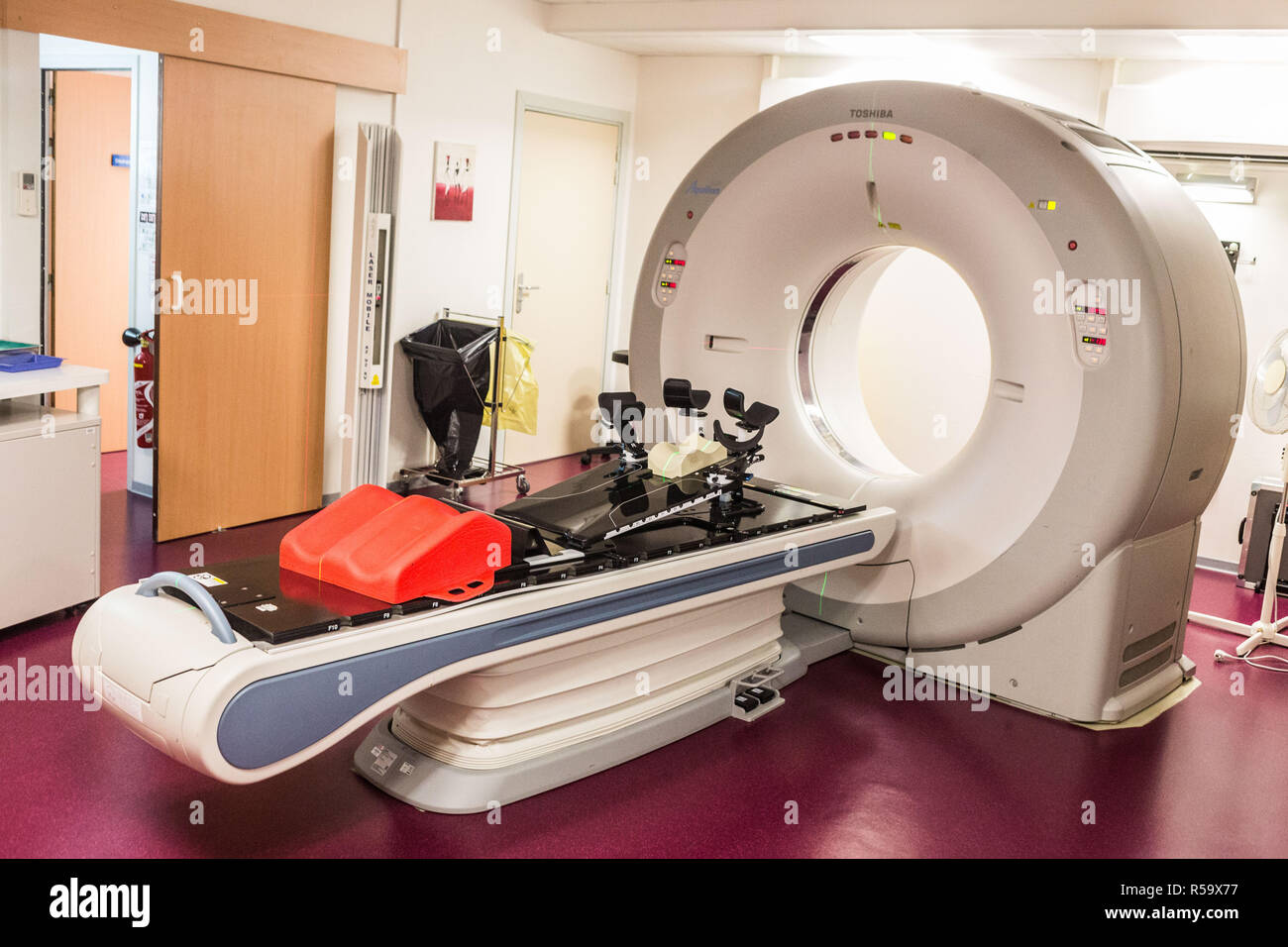 Centering CT Scan in a radiotherapy department Stock Photo - Alamy