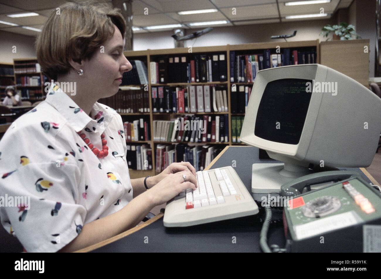 Reference librarian 1980s hi-res stock photography and images - Alamy