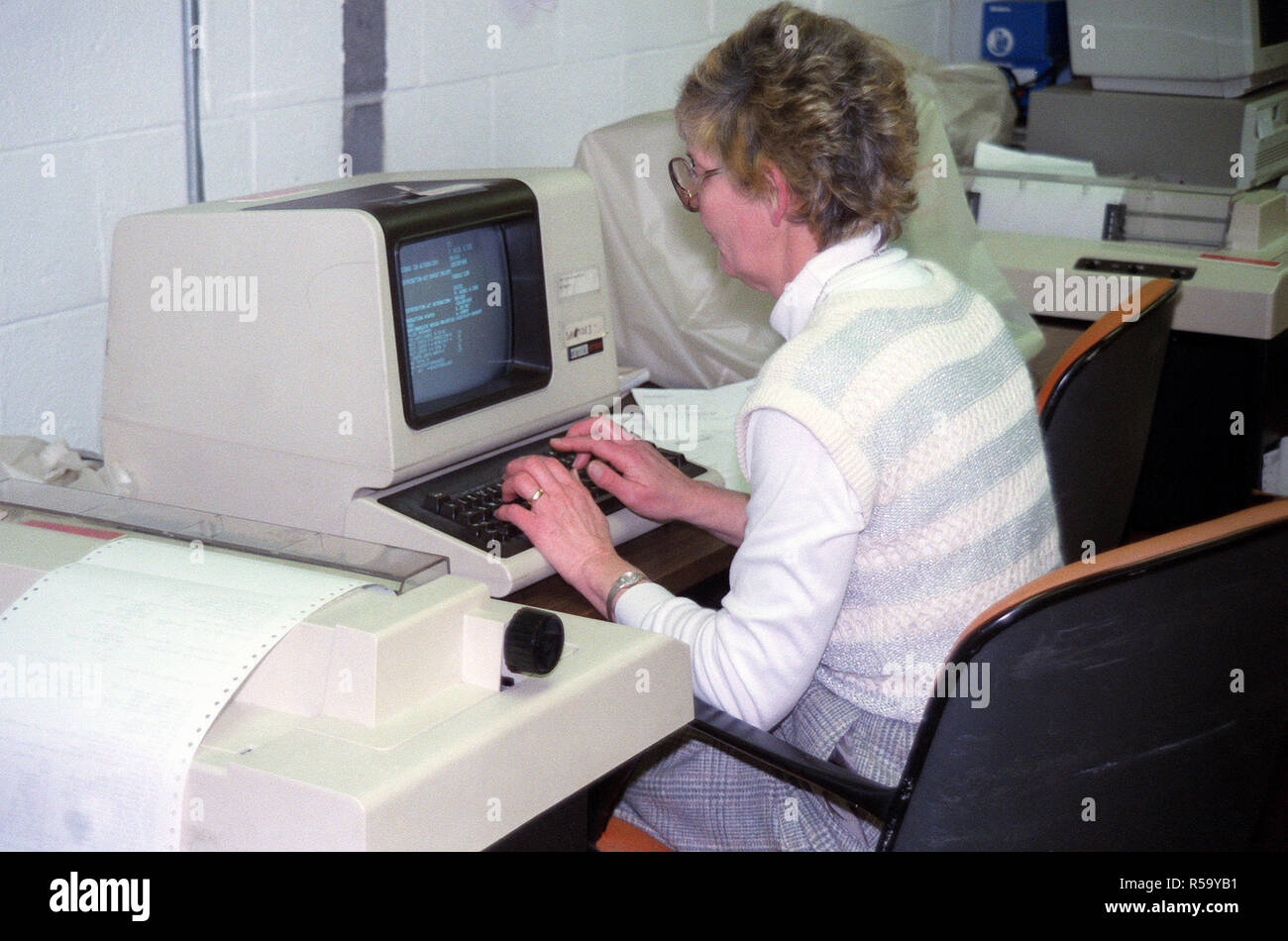 Desktop computer 1980s hi-res stock photography and images - Alamy