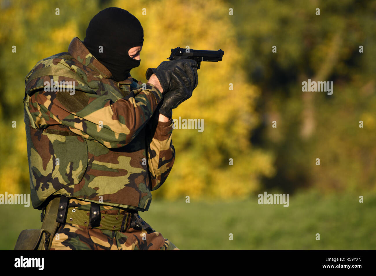 soldier with gun Stock Photo - Alamy