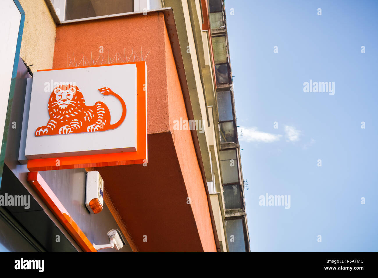 Ing bank logo hi-res stock photography and images - Alamy