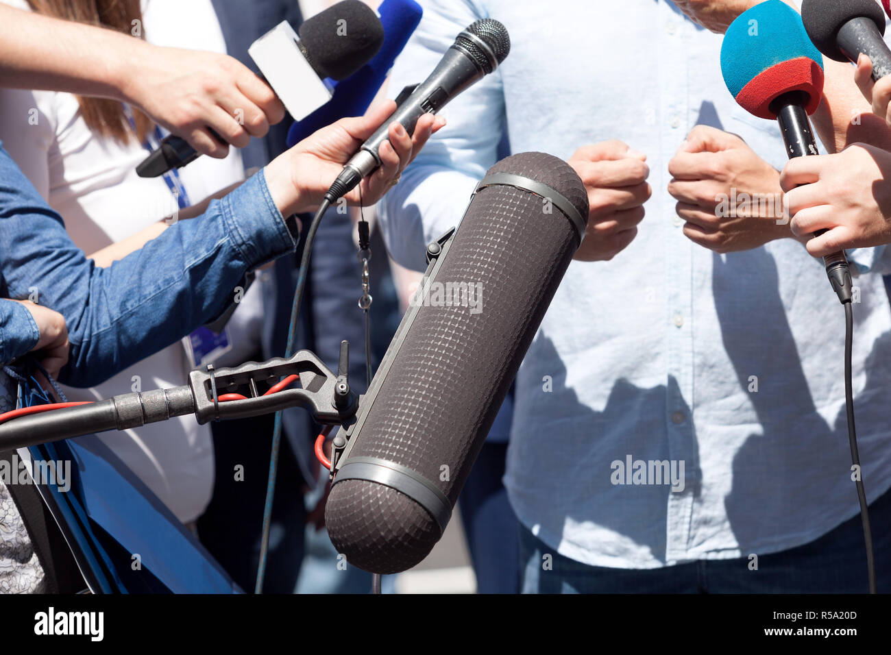 Media interview. News or press conference Stock Photo - Alamy