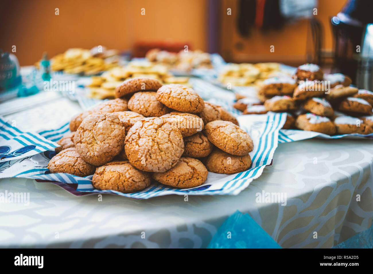 Typical sweet biscuits of the Italian tradition Stock Photo - Alamy