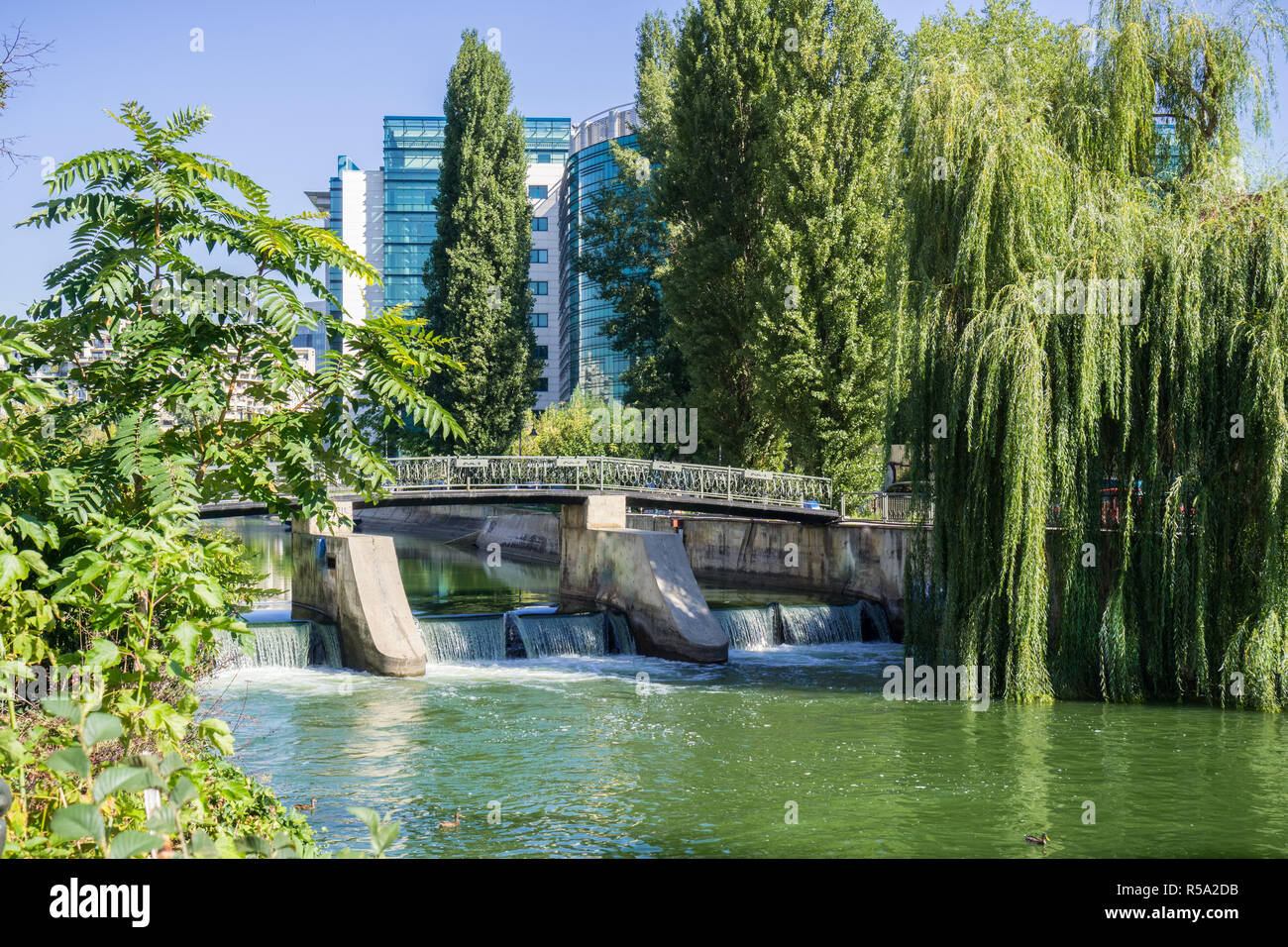 Water dam and bridge over Dambovita river in downtown Bucharest ...