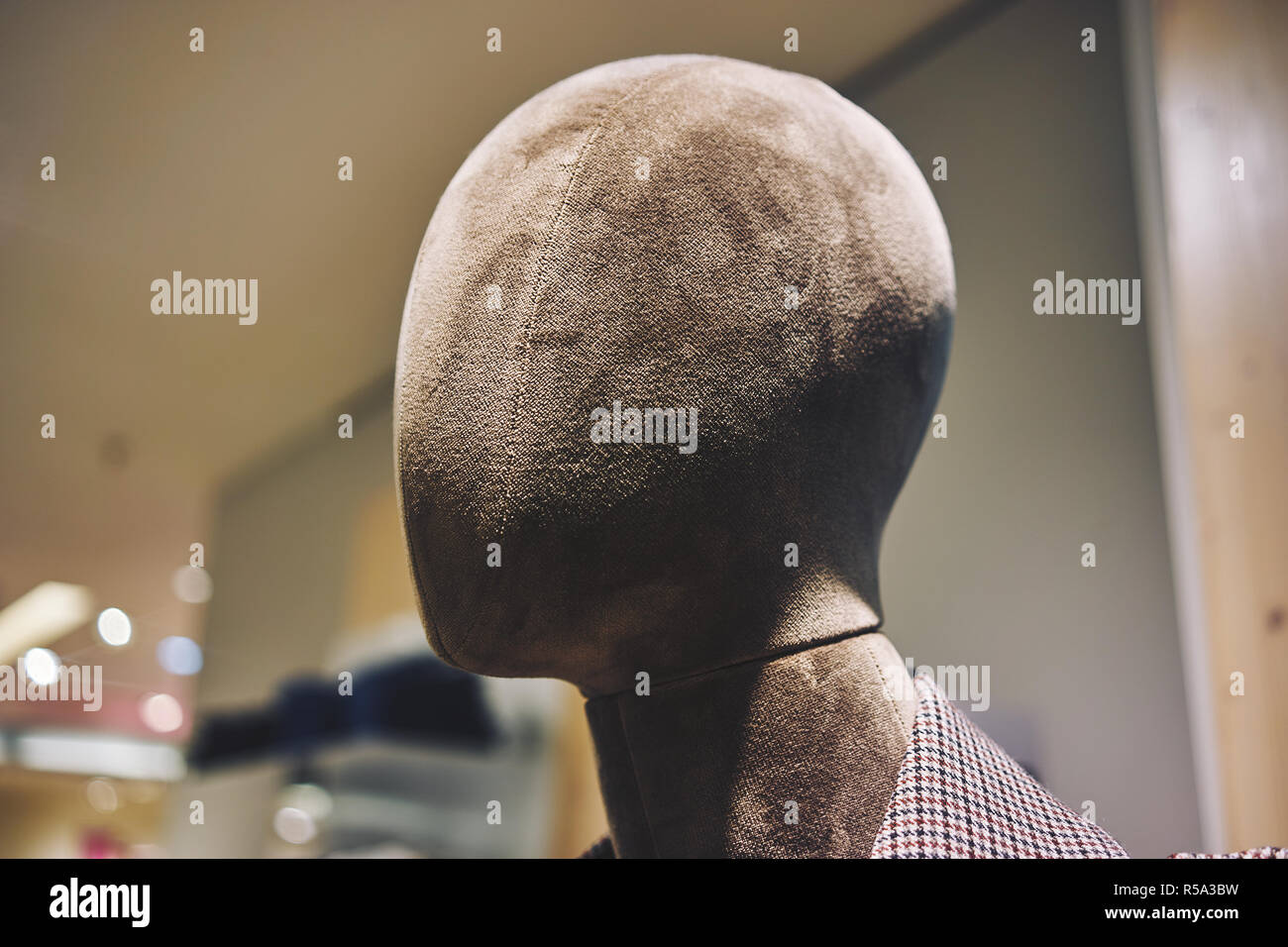 Woman mannequin dummy hi-res stock photography and images - Alamy