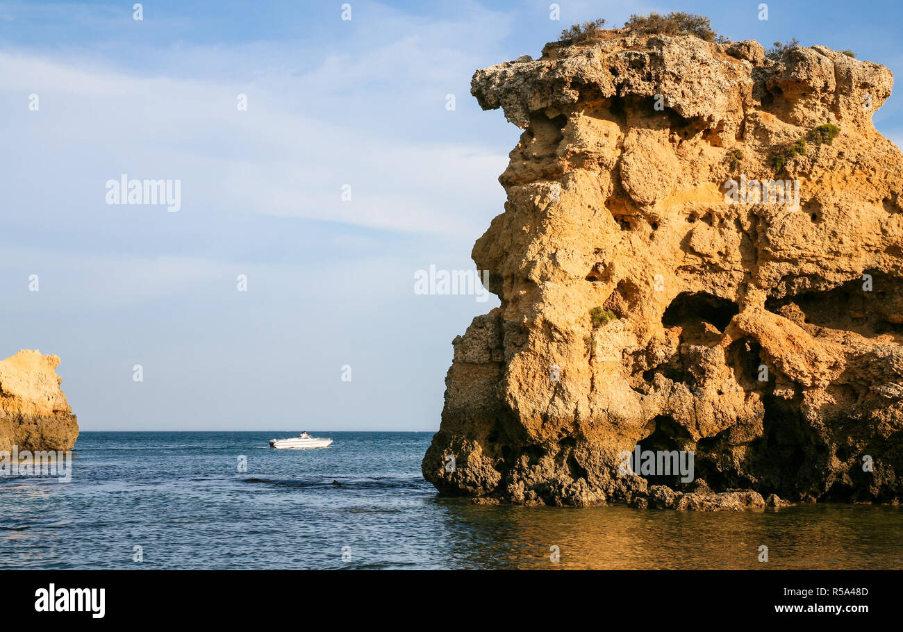 elephant rock on beach Sao Rafael near Albufeira Stock Photo - Alamy