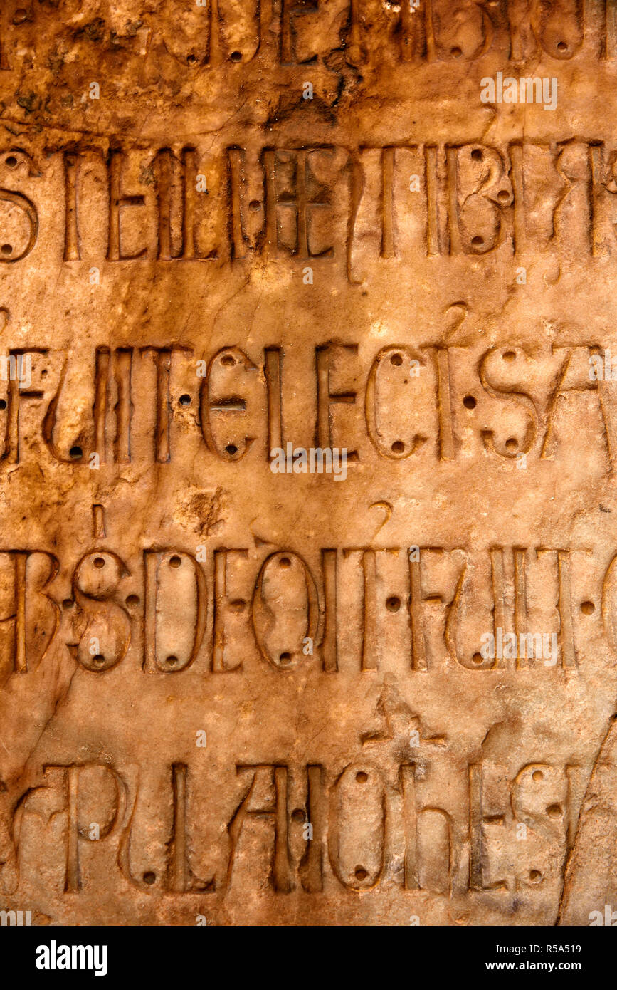 antiquated letters carved in stone Stock Photo - Alamy