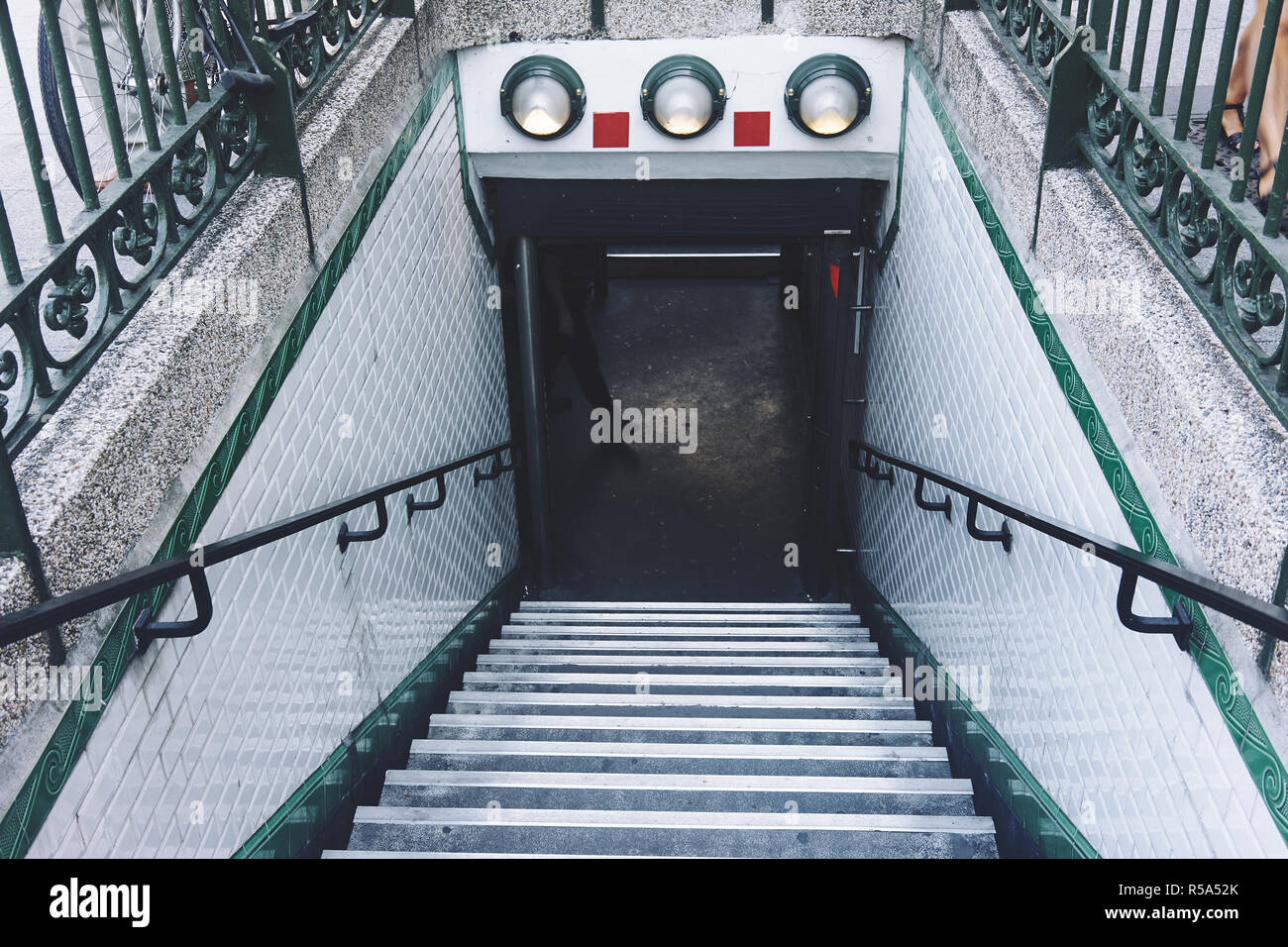 Paris metro entrance Stock Photo - Alamy