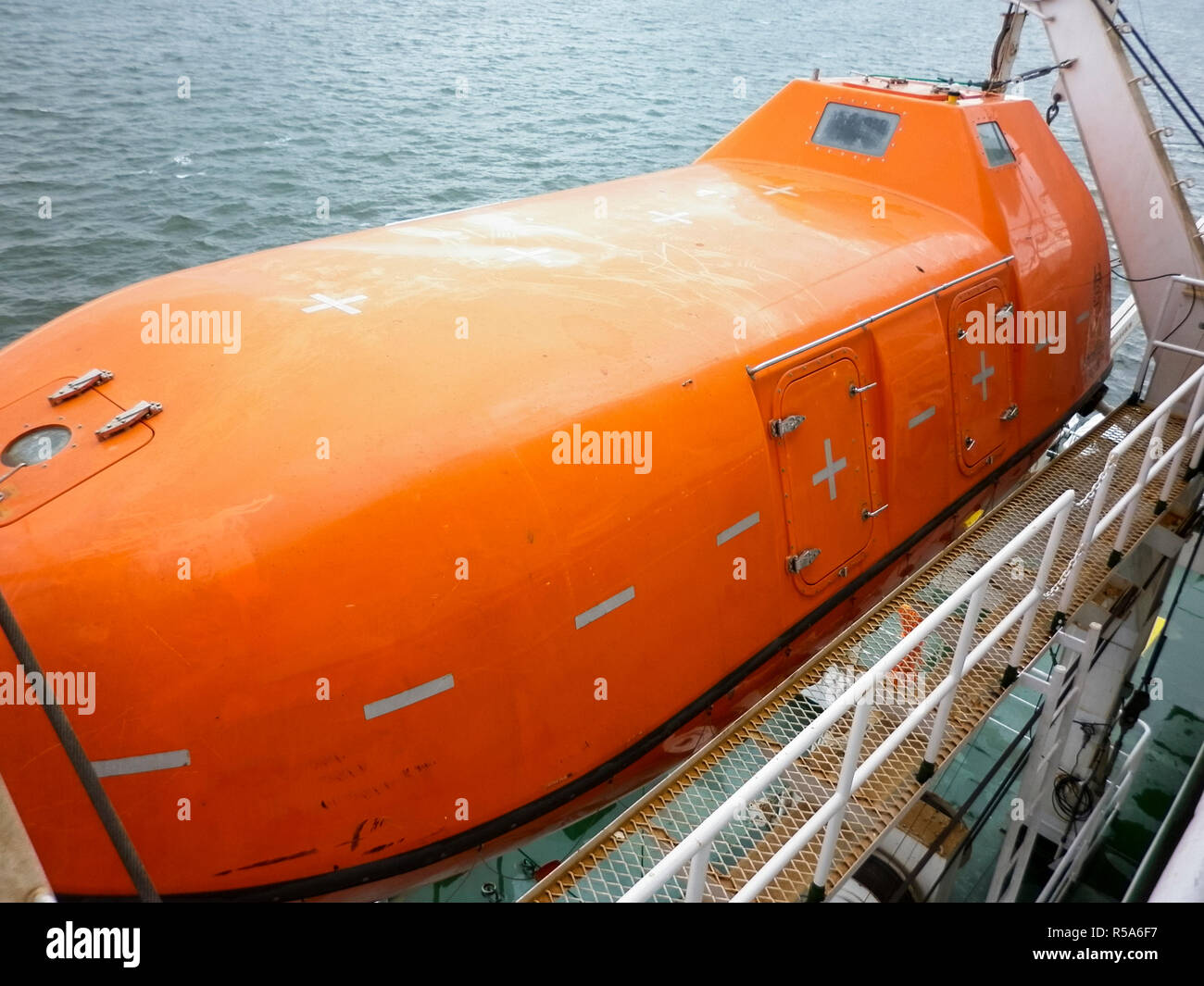 Oil platform tanker in sea High Resolution Stock Photography and Images ...