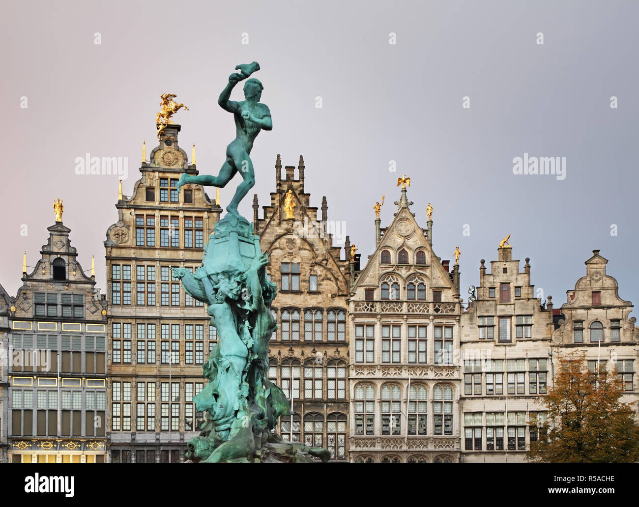 Statue of brabo hi-res stock photography and images - Alamy