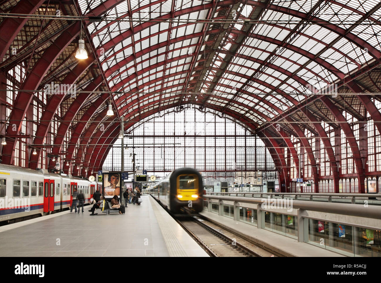 Antwerp train station exterior hi-res stock photography and images - Alamy