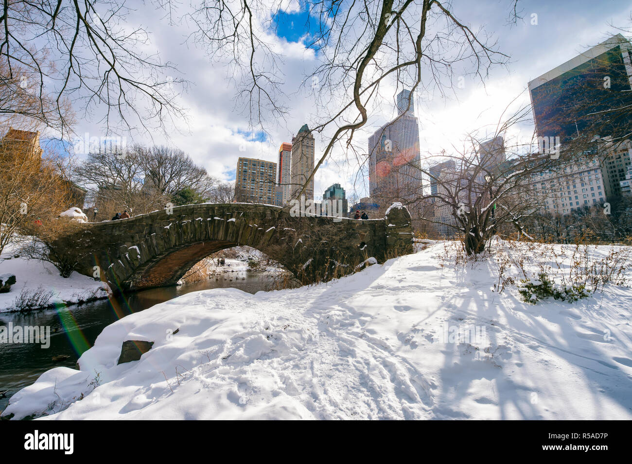 Winter sun on the snow-covered landscape of the stone arch Gapstow ...