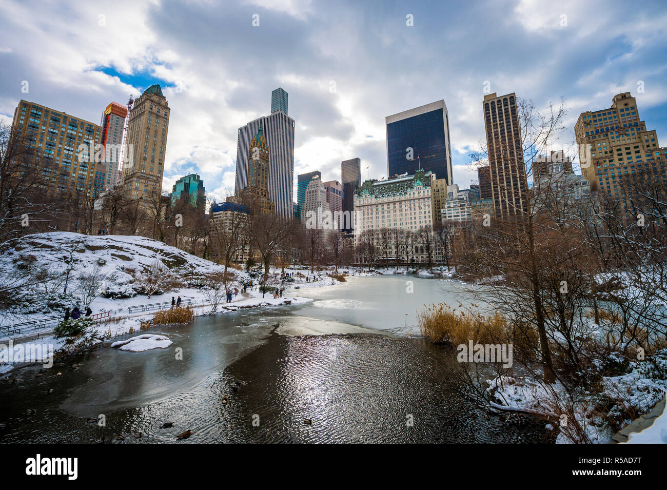Nyc snow scene hi-res stock photography and images - Alamy