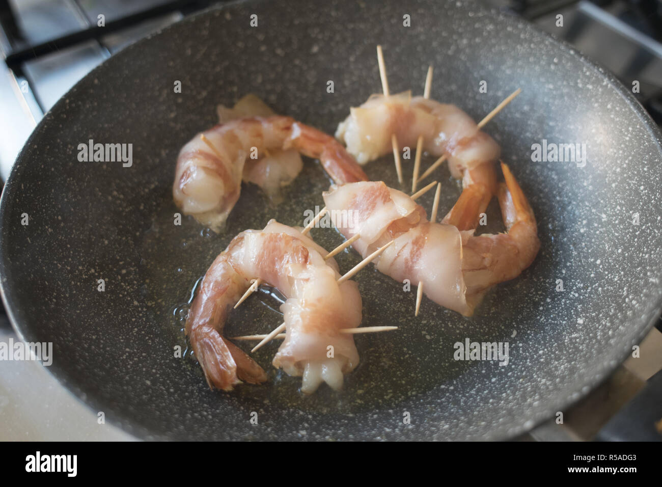 Bacon wrapped prawns hi-res stock photography and images - Alamy