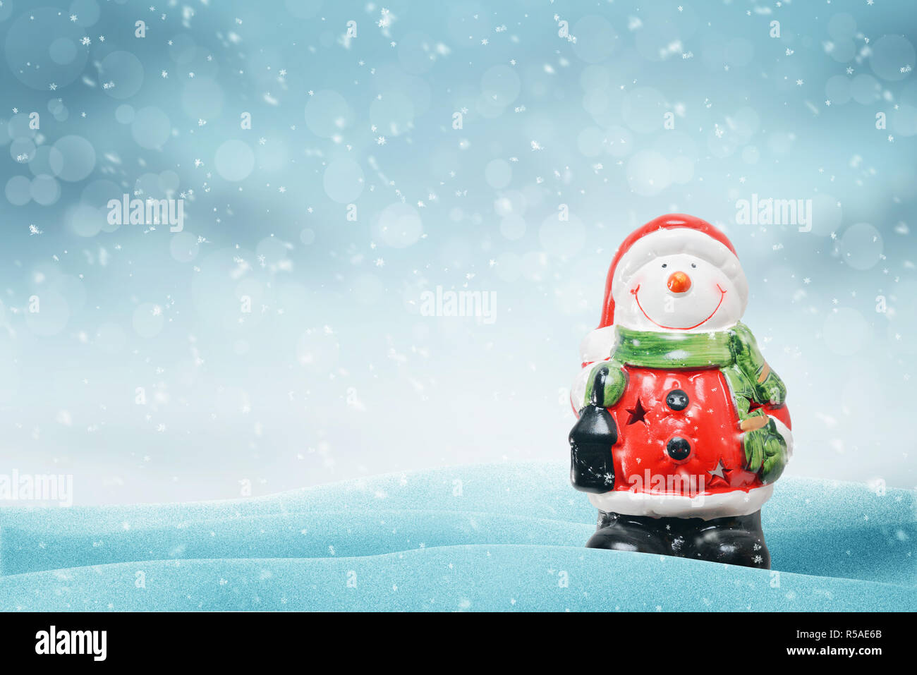 Cute snowman hi-res stock photography and images - Alamy