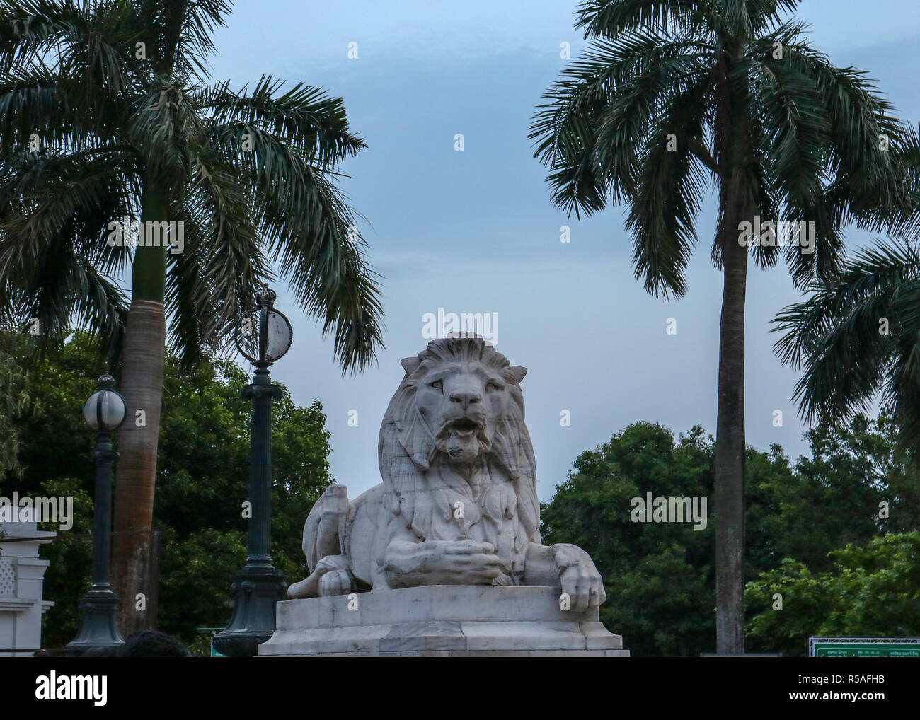 Antique Lion Statue At Victoria Memorial Gate, Kolkata, India Stock ...
