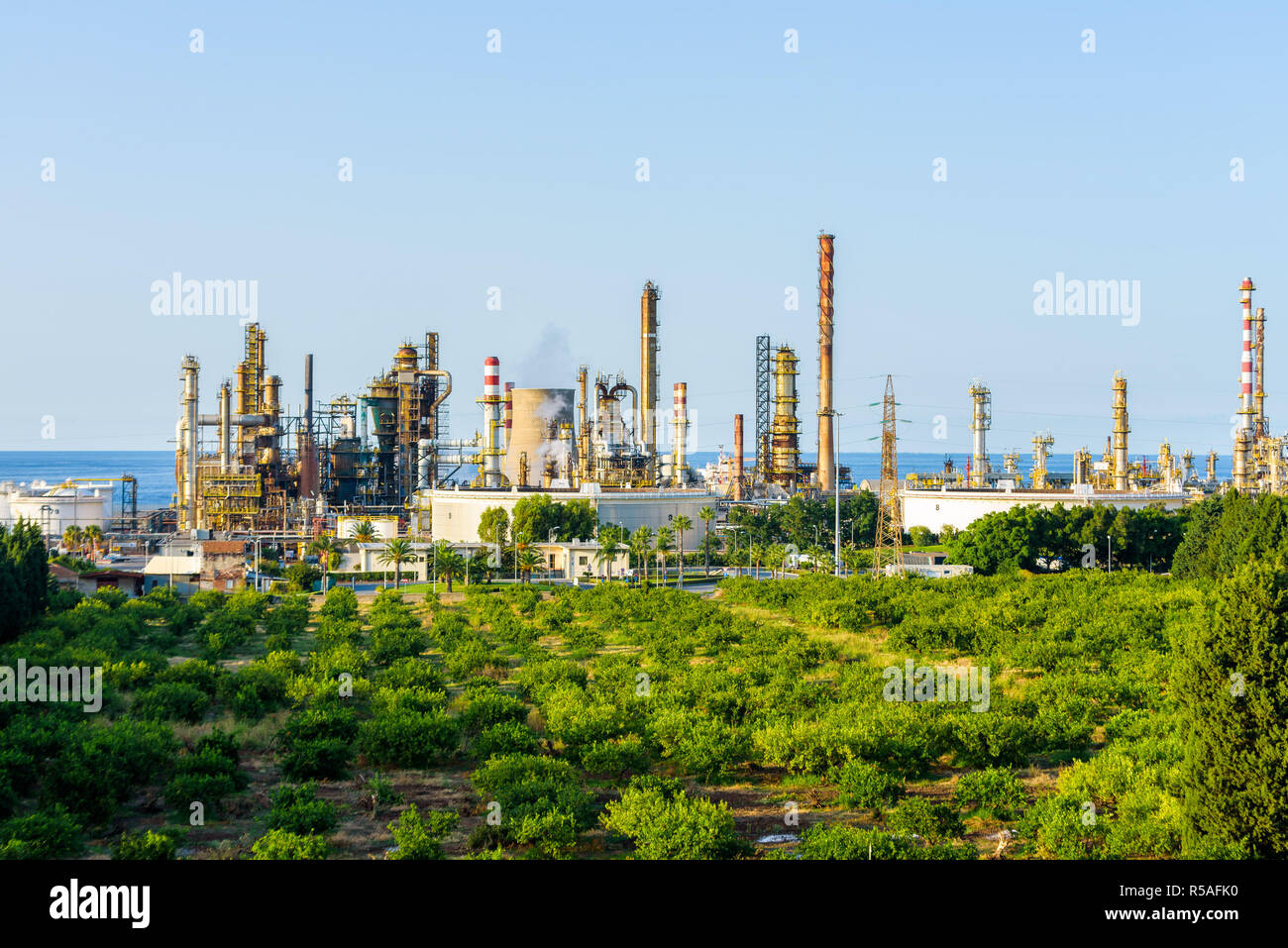 Milazzo refinery hi-res stock photography and images - Alamy