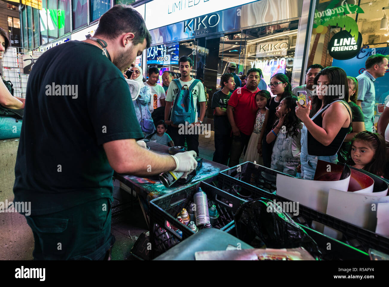 New York City, USA - July 30, 2018: Cartoonist doing a graffiti with ...
