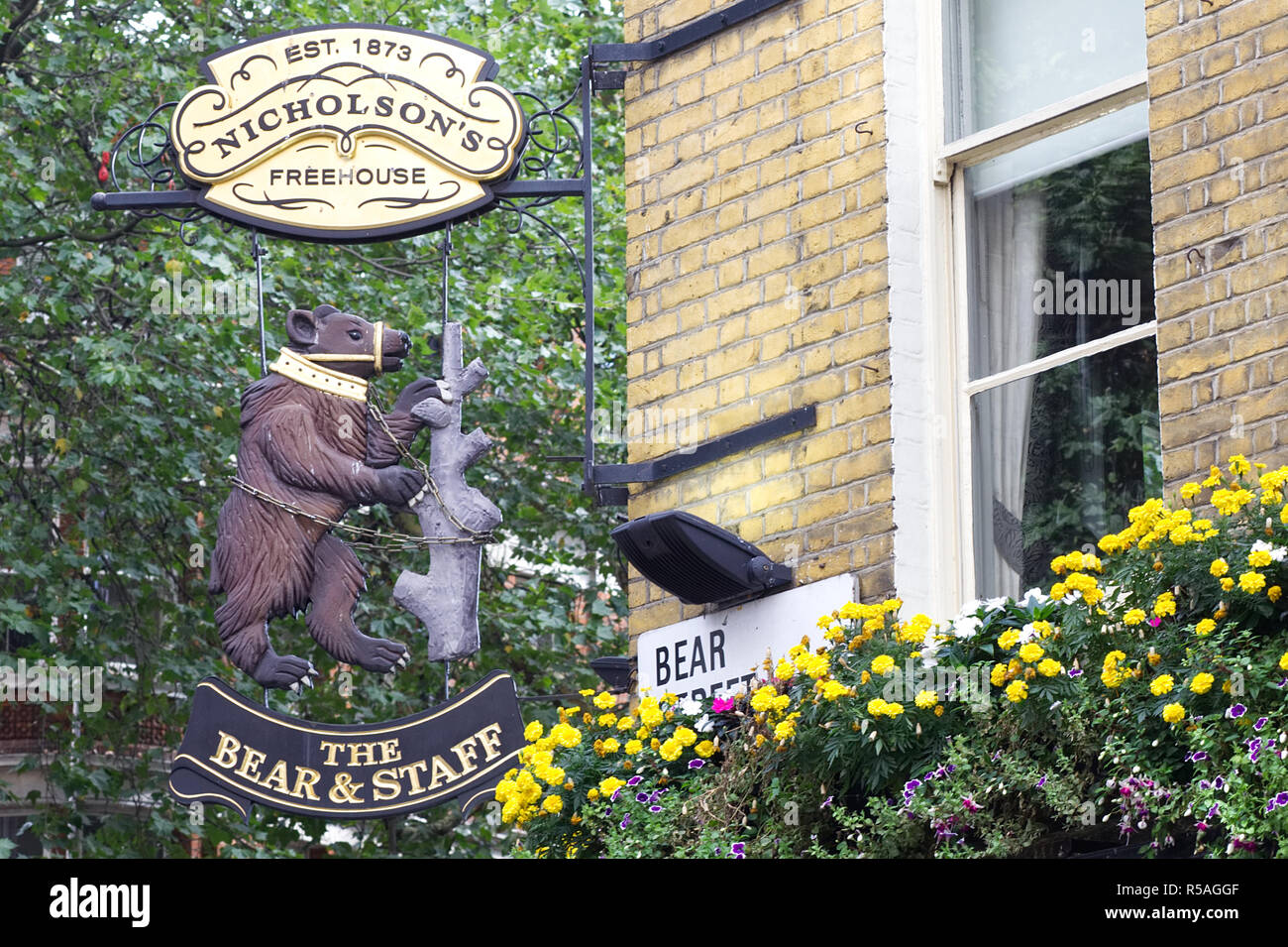 Bear and staff hi-res stock photography and images - Alamy