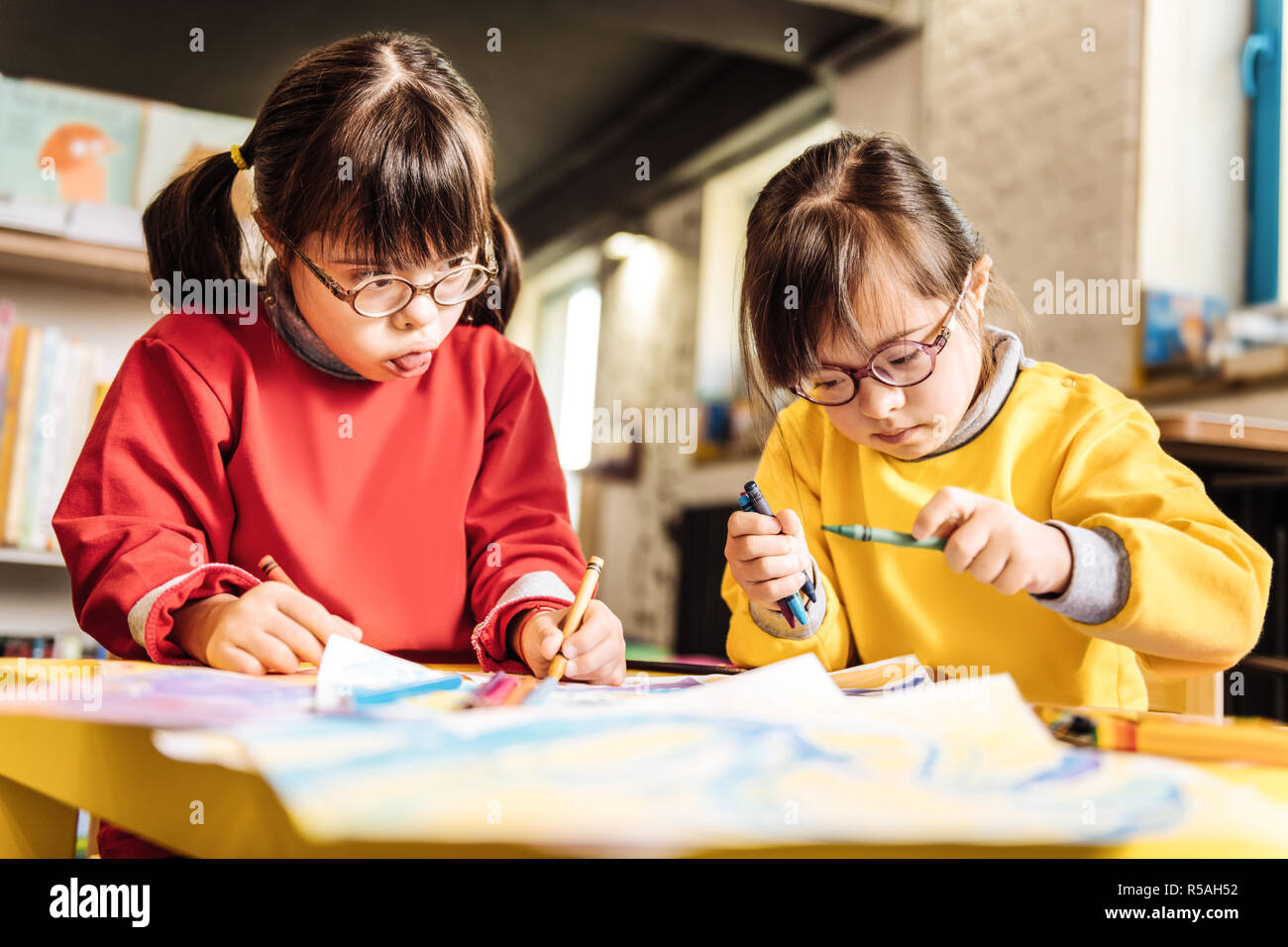Suffer from syndrome. Sisters suffering from congenital acromicria ...