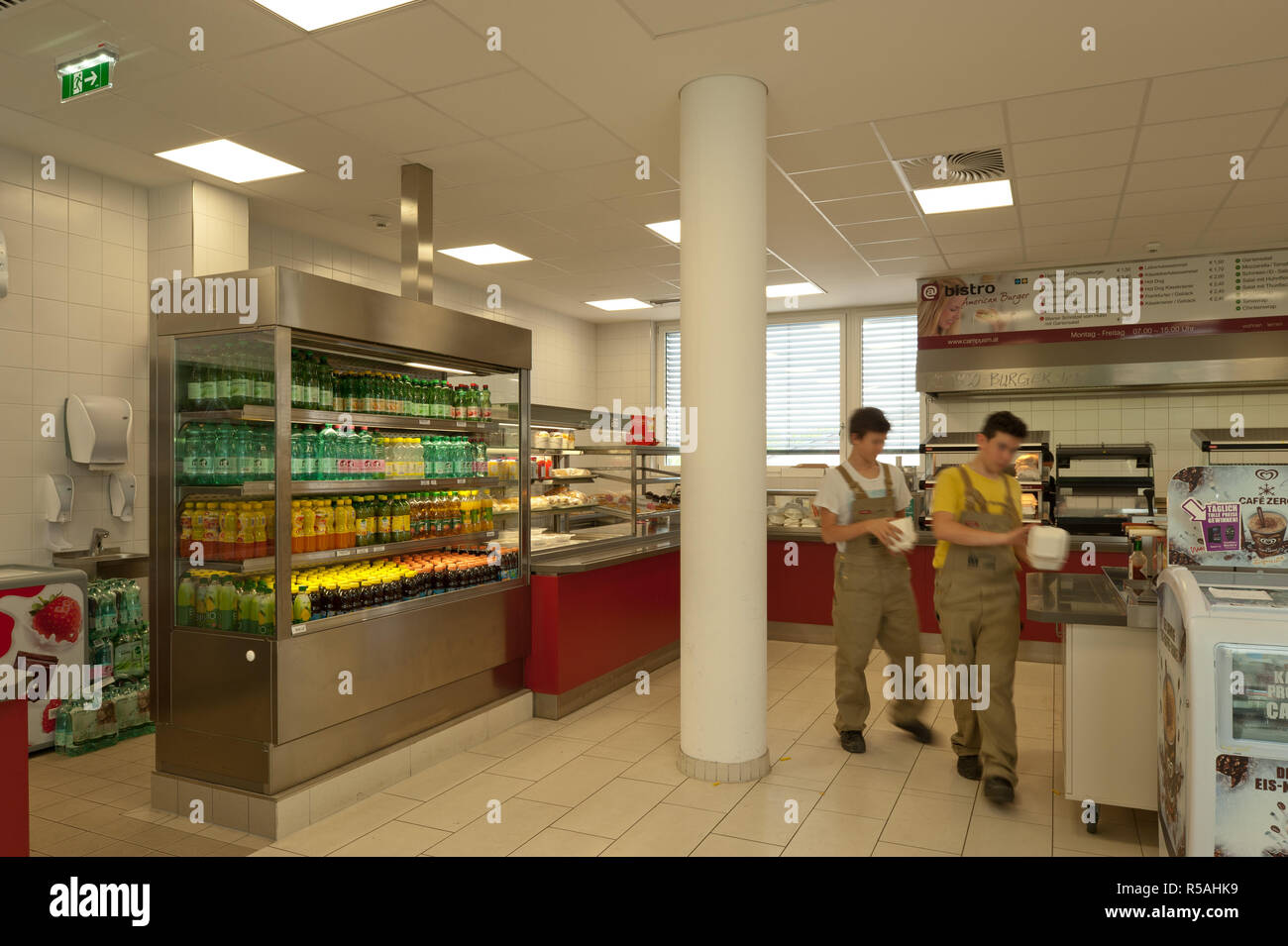 Schule kantine hi-res stock photography and images - Alamy