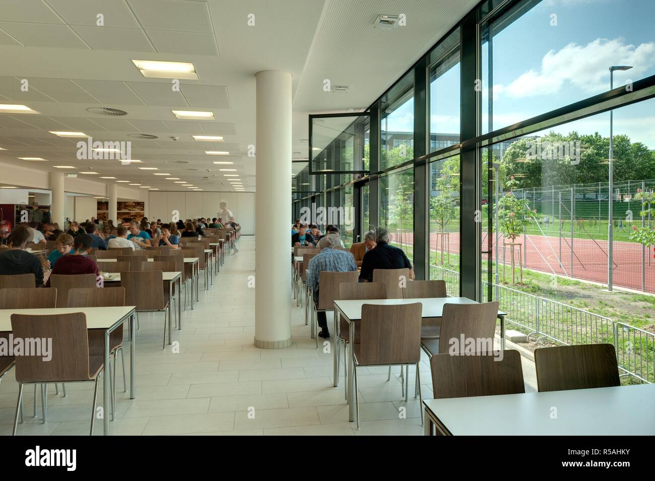 Schule kantine hi-res stock photography and images - Alamy