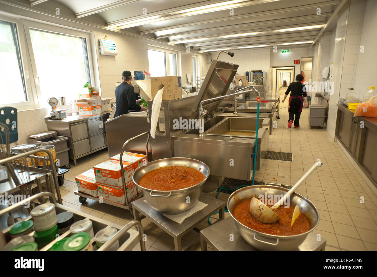 Schule kantine hi-res stock photography and images - Alamy