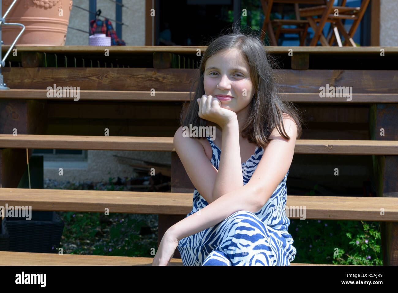Portrait of beautiful young smiling teen girl, outdoor Stock Photo - Alamy Portrait of beautiful young smiling teen girl, outdoor Stock Photo - Alamy