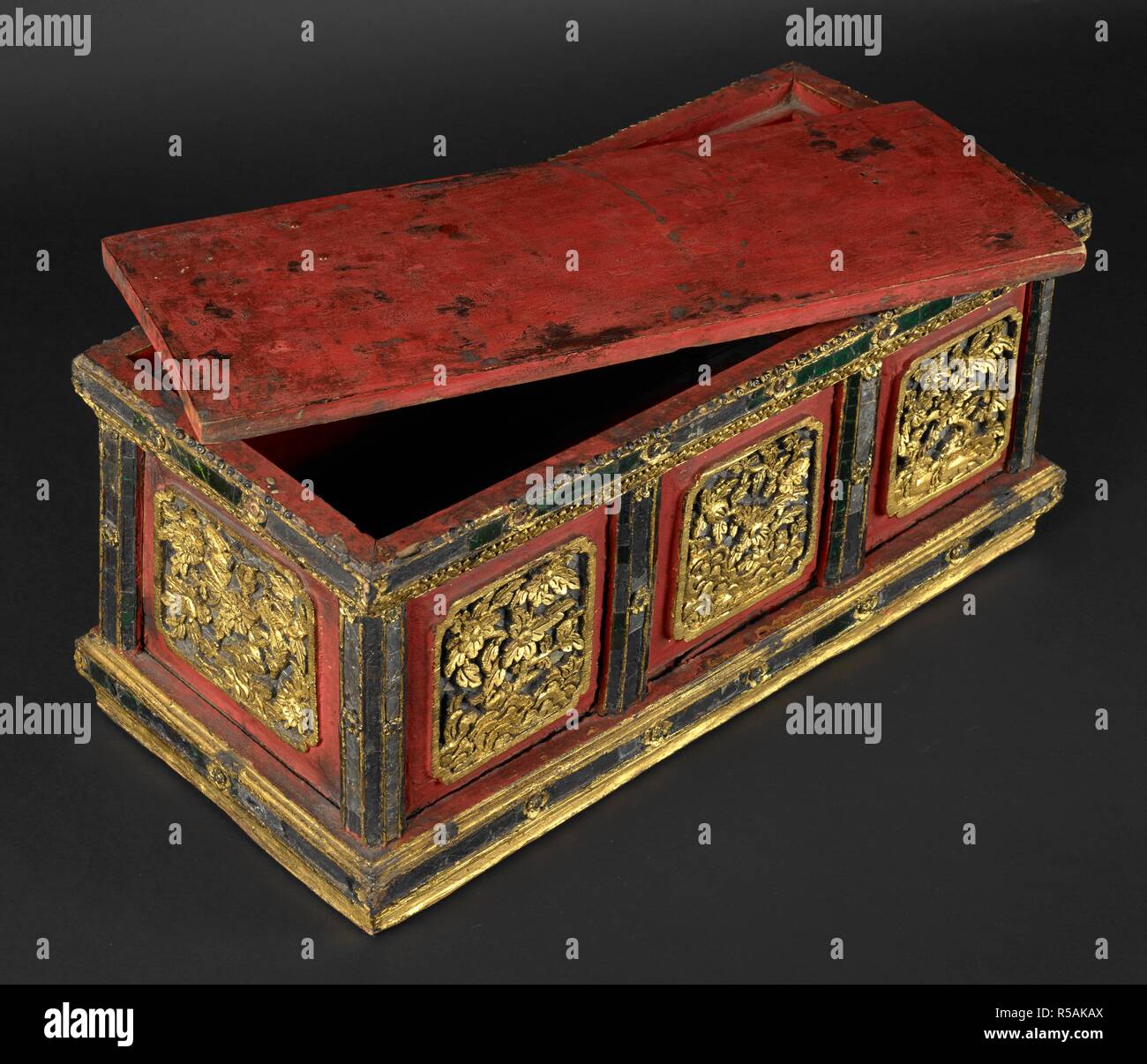 Lid and box made to contain a manuscript. 19th Century lacquer ...