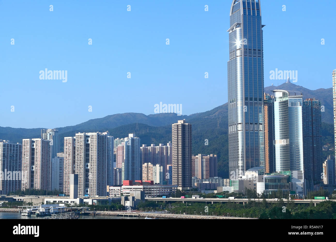 Skylines of urban area daytime hi-res stock photography and images - Alamy