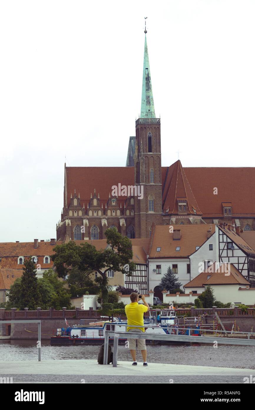 man making a photo shoot of Wroclaw with the camera Stock Photo - Alamy