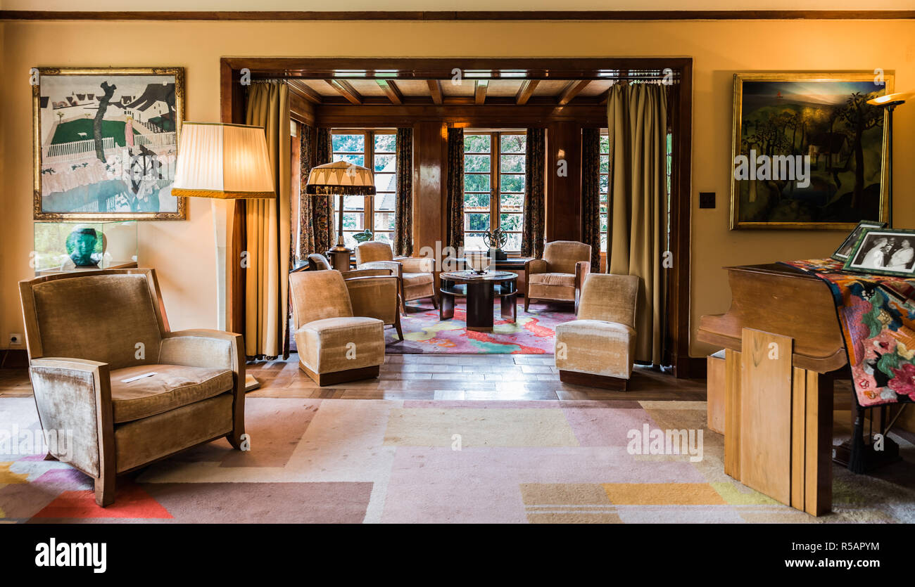 Interiors of room in museum hi-res stock photography and images - Alamy