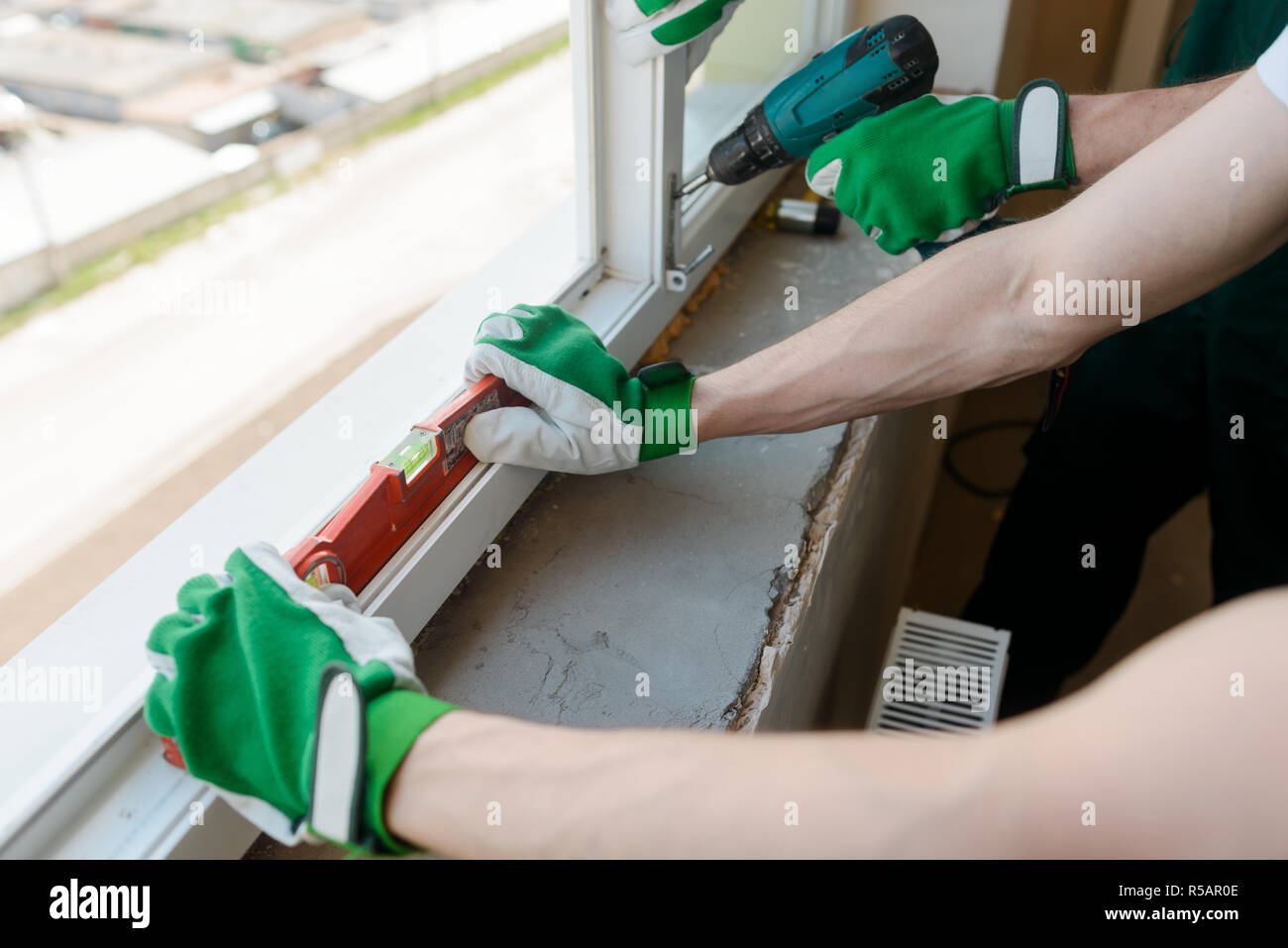 Hands holding a level tool Stock Photo - Alamy