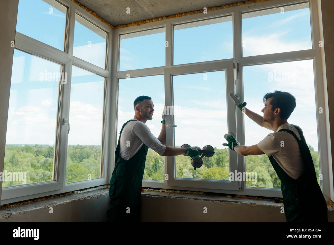 Installing windows hi-res stock photography and images - Alamy