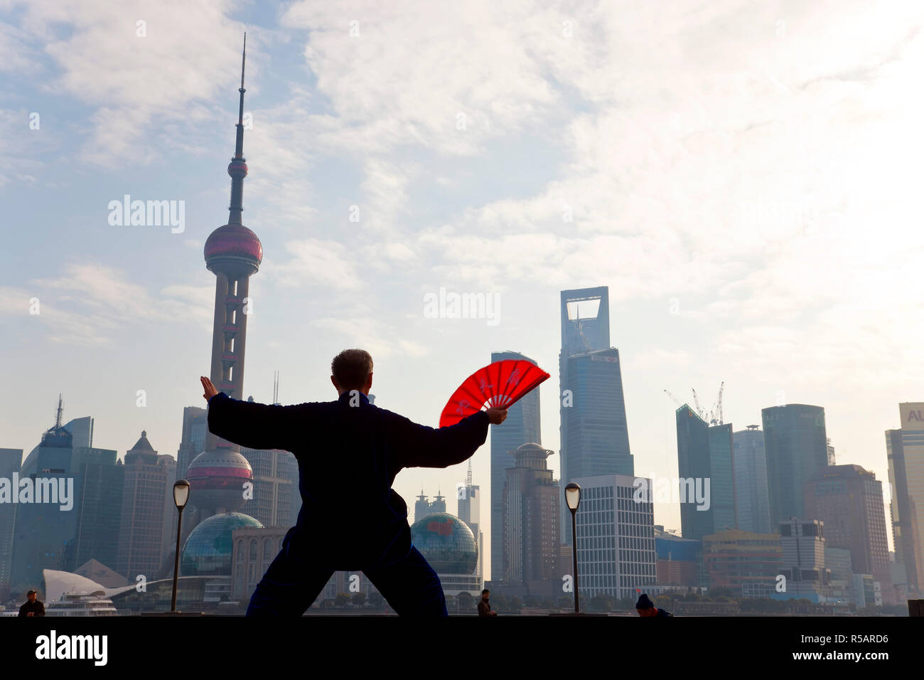 Tai chi fan hi-res stock photography and images - Alamy
