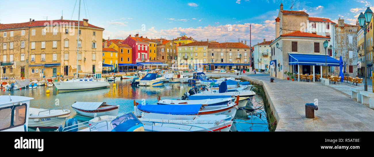 Cres town hi-res stock photography and images - Alamy